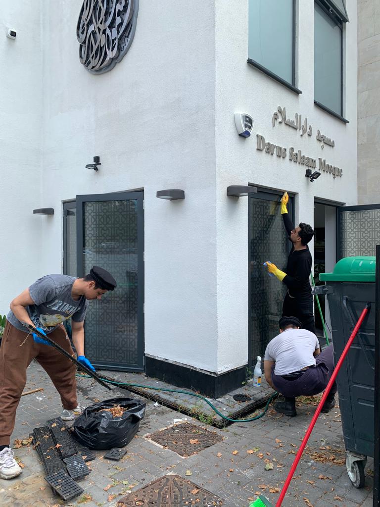 Southall Mosque Clean Up - MKA UK